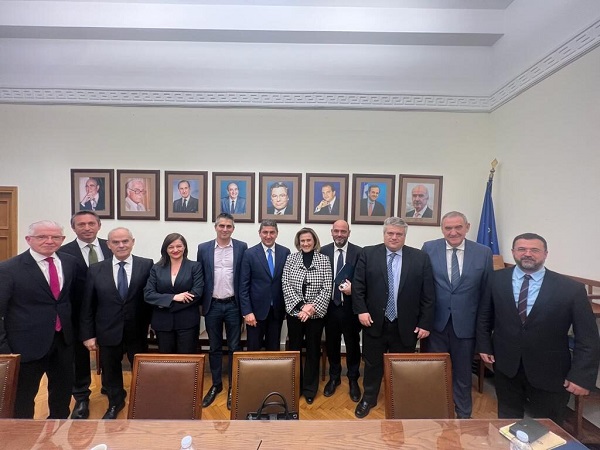 Συνάντηση Αυγενάκη με βουλευτές των σταφιδοπαραγωγών νομών | Ηλειακά Νέα