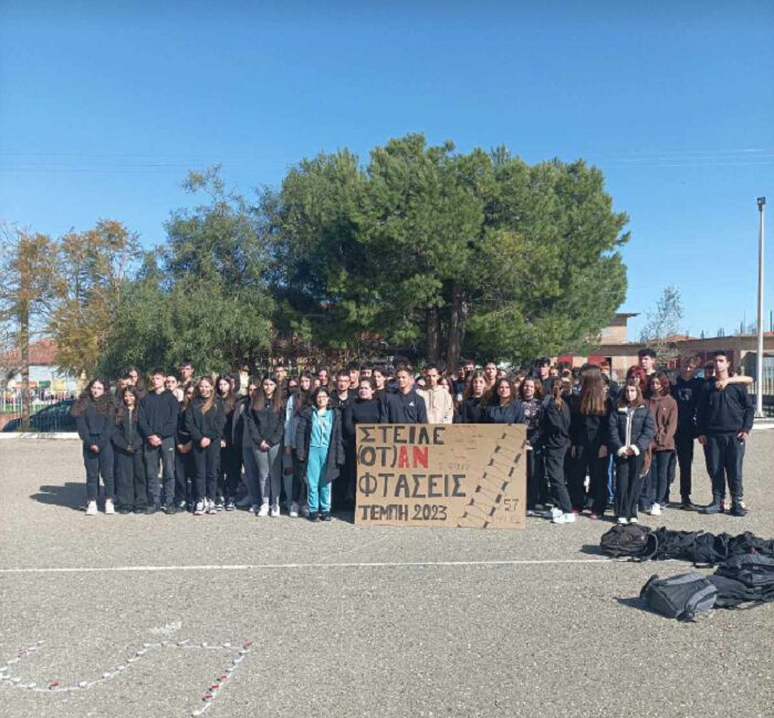 Οι μαθητές του ΓΕΛ Ανδραβίδας τίμησαν τη Μνήμη των 57 αδικοχαμένων ...