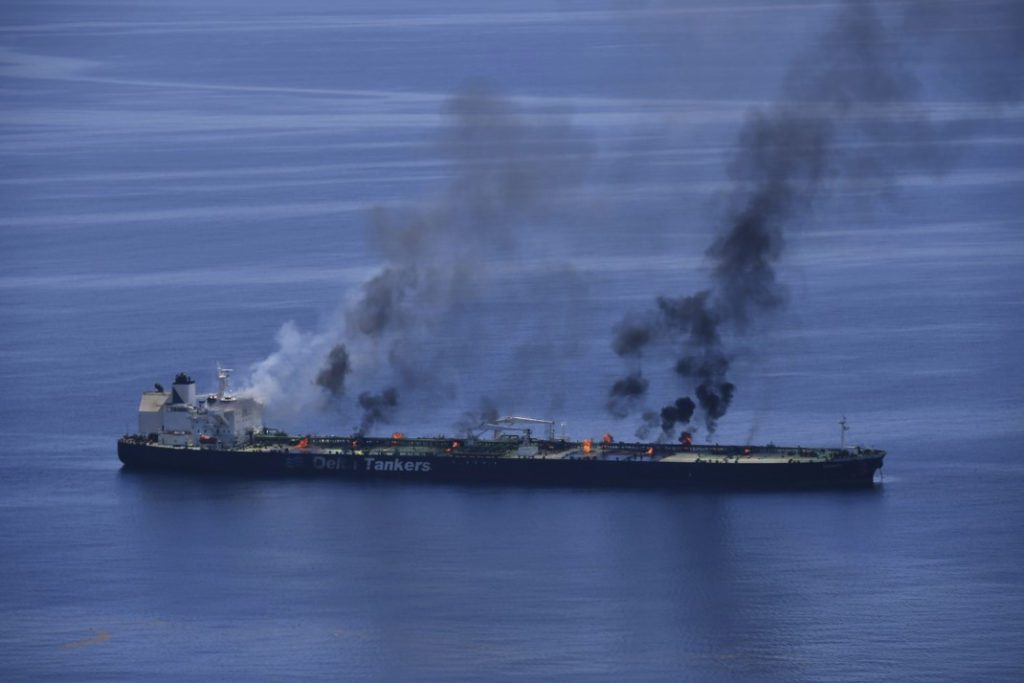Επίθεση σε φορτηγό πλοίο στα ανοιχτά της Υεμένης – Σώοι οι 19 ναυτικοί ...